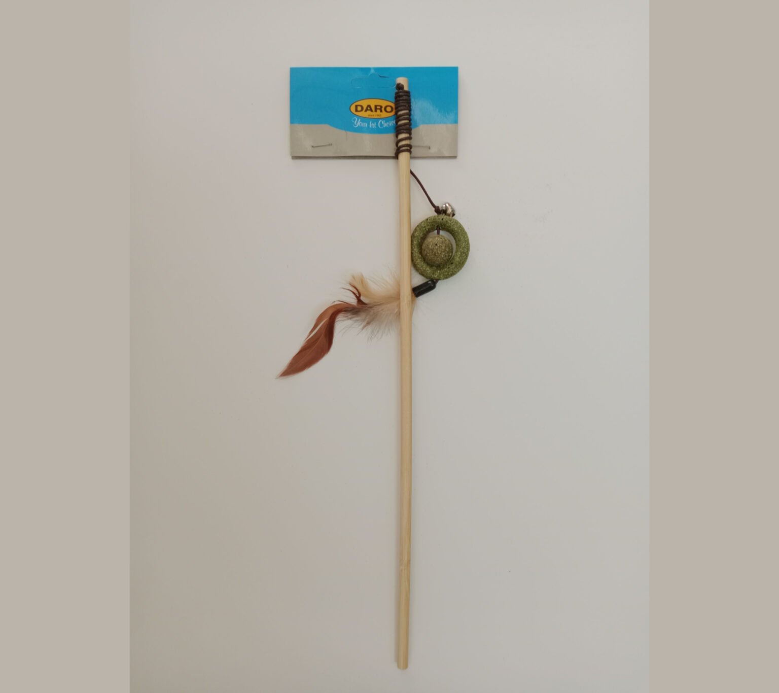 Cat Dangler wit ring and feather – AACL